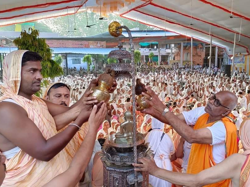 Muni Sudhasagar Maharaj gave a message at the 29th Shravak Sanskar camp ...