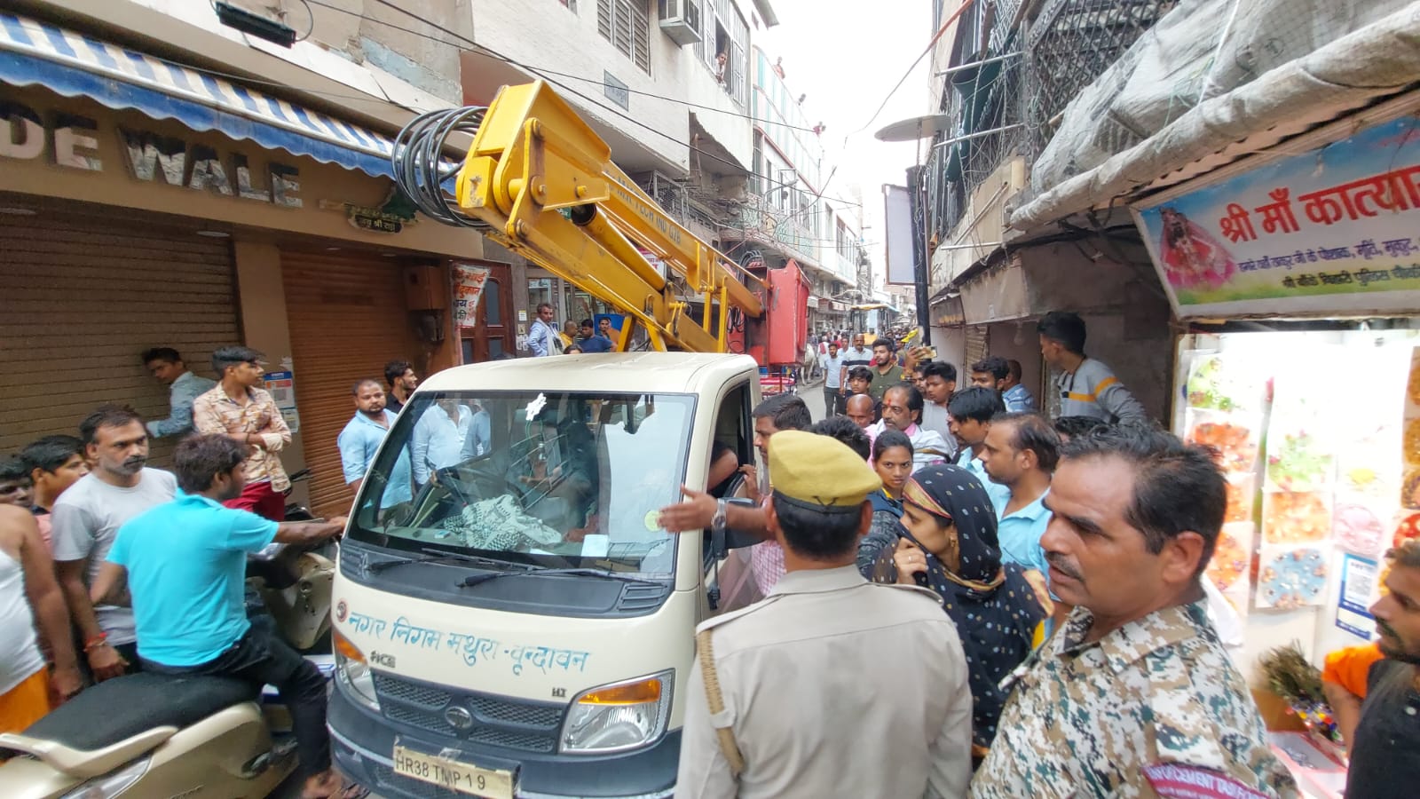 Traders protest against encroachment removal campaign in Mathura ...