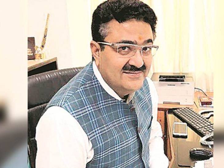 Transfer of 16 senior IAS officers in UP ACS Health removed after 4 ...