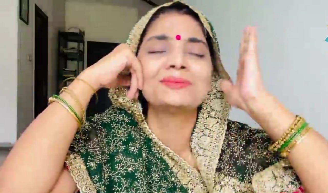 Neha Singh Rathore sings new political satir | नेहा सिंह राठौर ने गाया ...