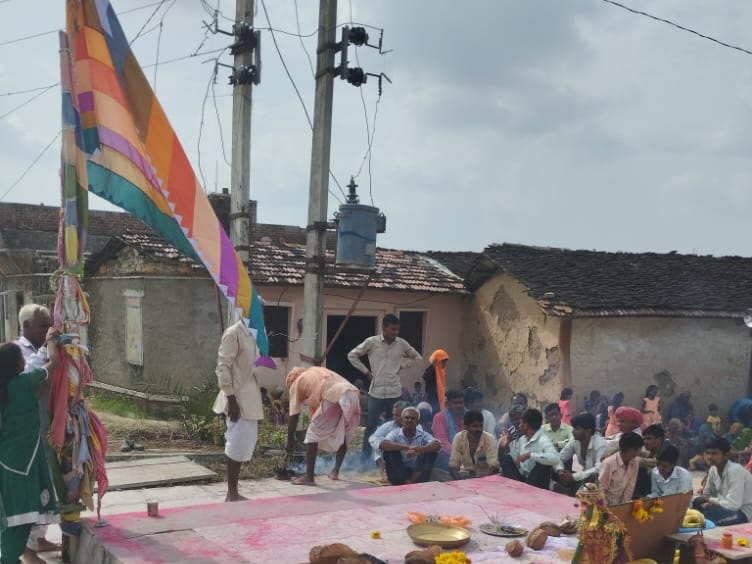 Events are held on the platform of Baba Ramdev, there is a crowd of ...