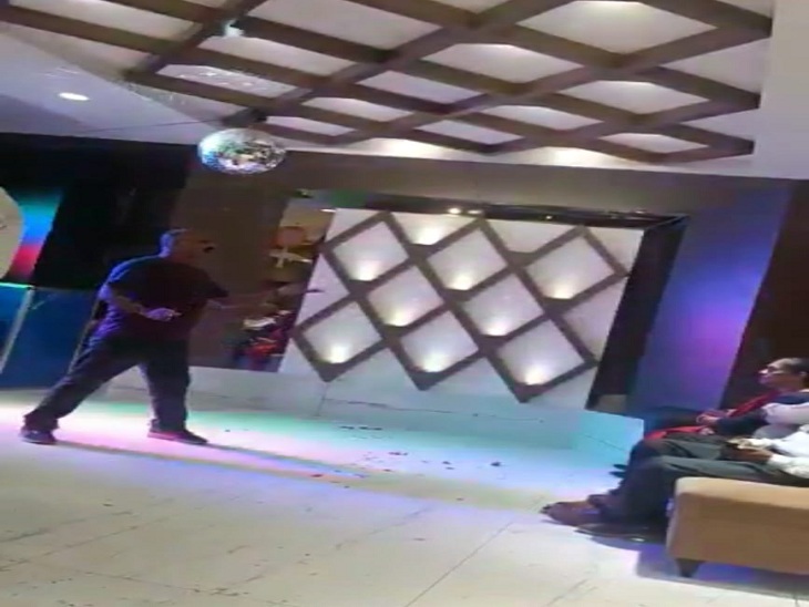 Young man died while dancing: The death during the dance was captured ...