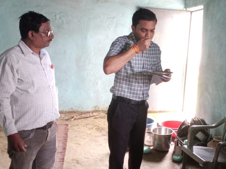 Inspected the schools of Gulabganj Tehsil, taught the children ...