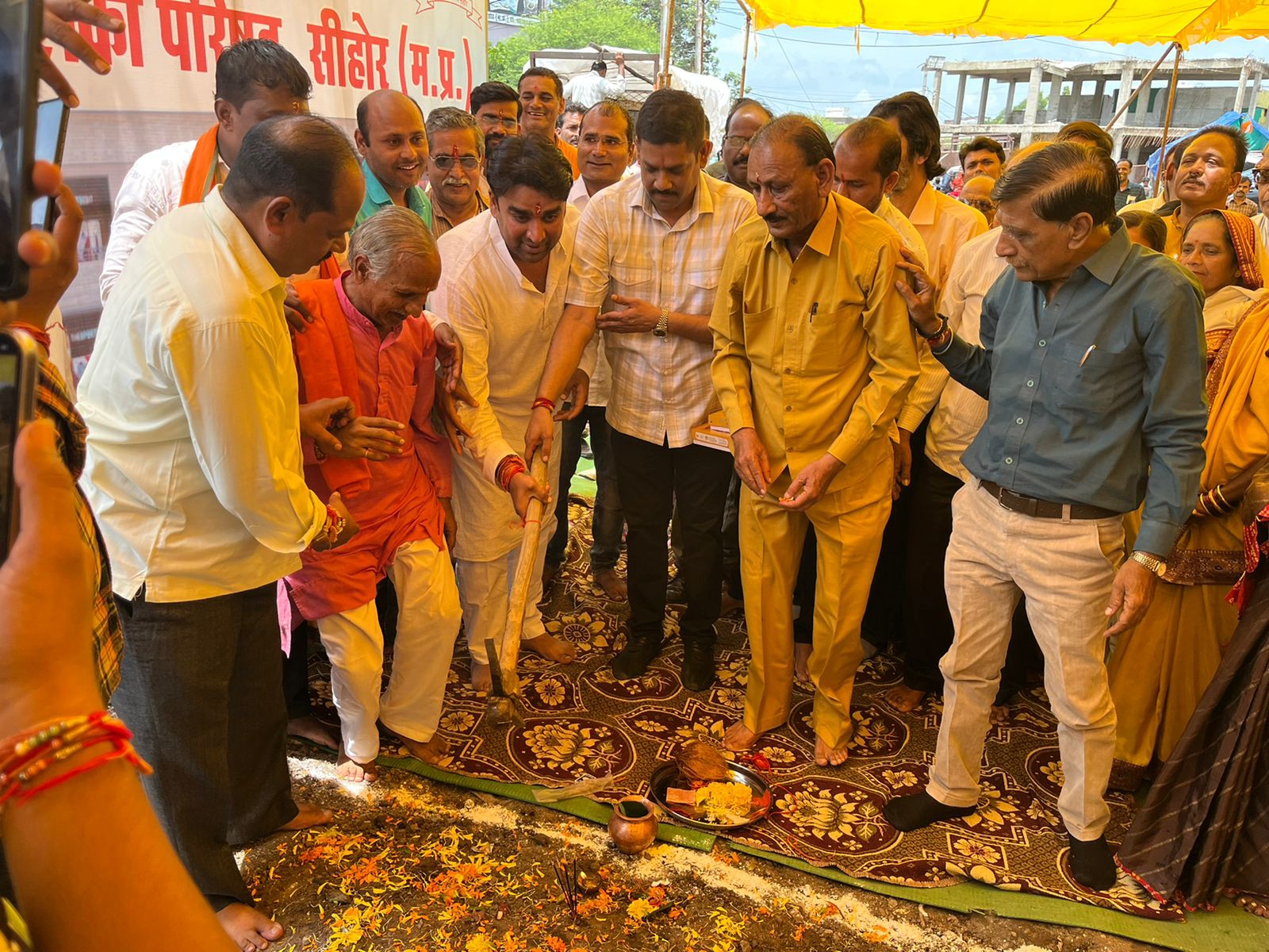 MLA Sudesh Rai, Mayor Prince Rathore did Bhoomi Pujan, foundation stone ...