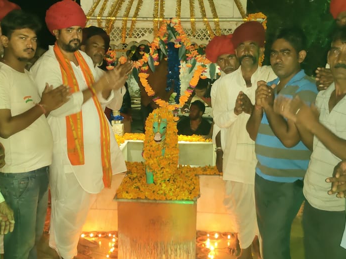 1111 Maha Aarti was done with the lighting of the lamp, | मालासेरी ...