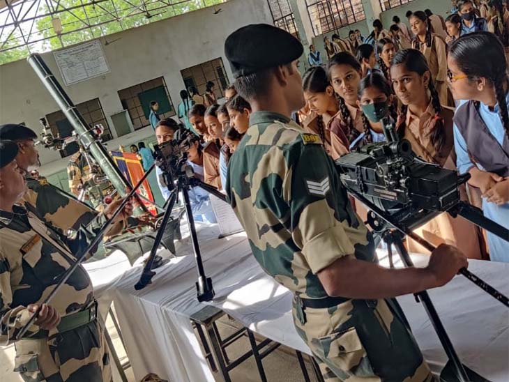 Rajasthan BSF Machine Gun Demonstration In Kisan Girls School Jodhpur ...