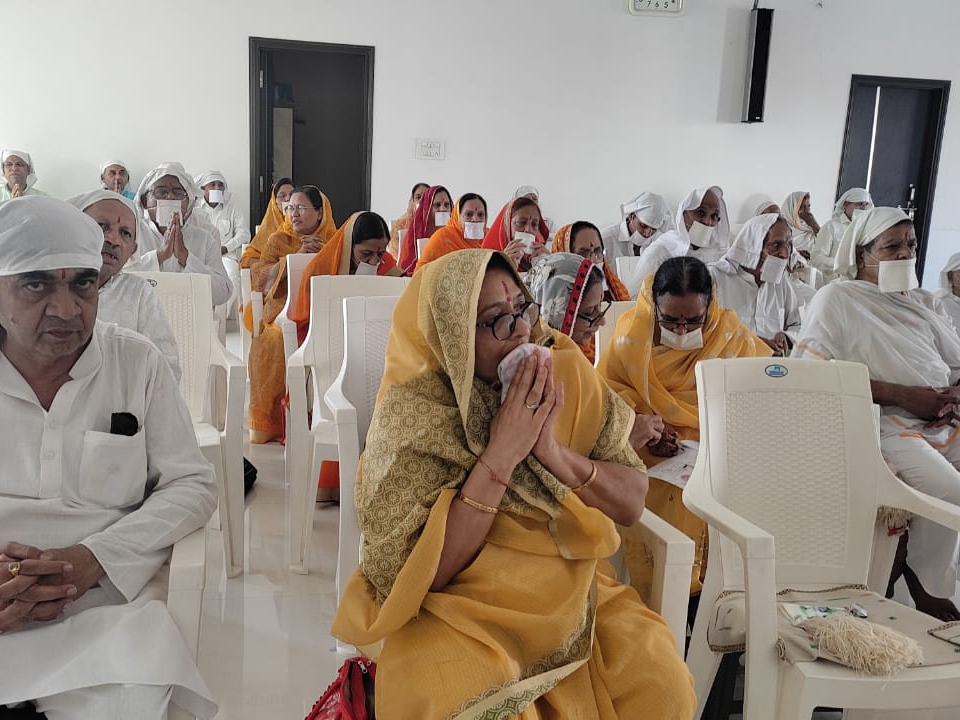 11 lakh Navkar Mantra Jaap Kalash established before the establishment ...