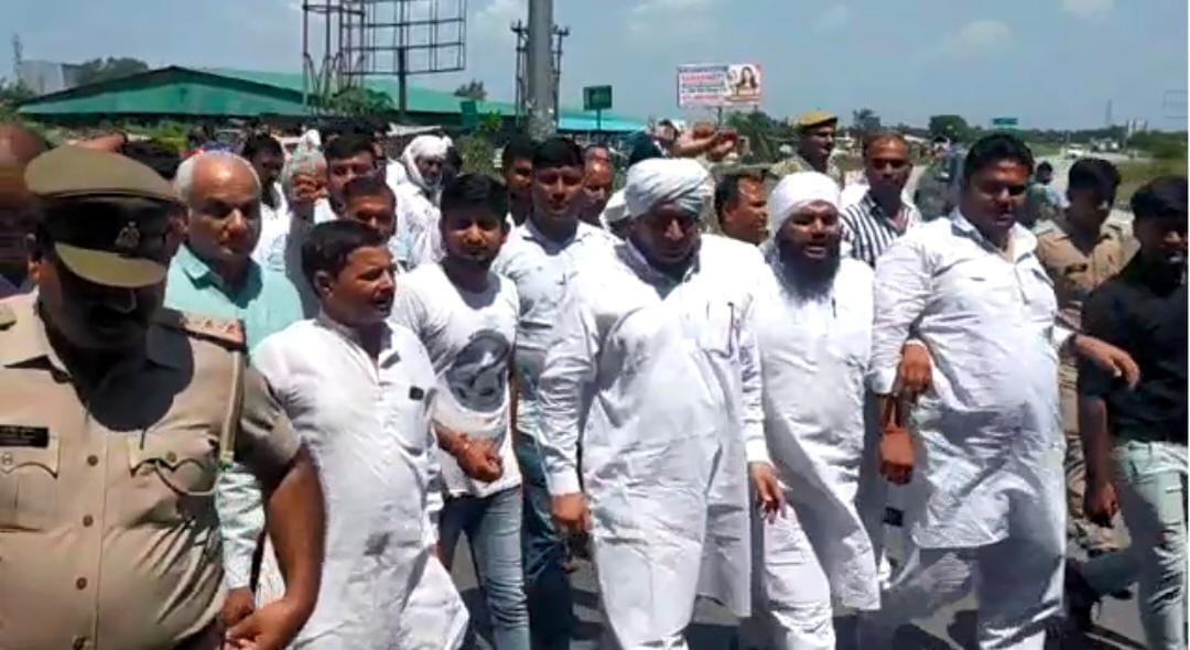 Mangeram Tyagi was going to join the dharna of Meerut Tyagi society ...