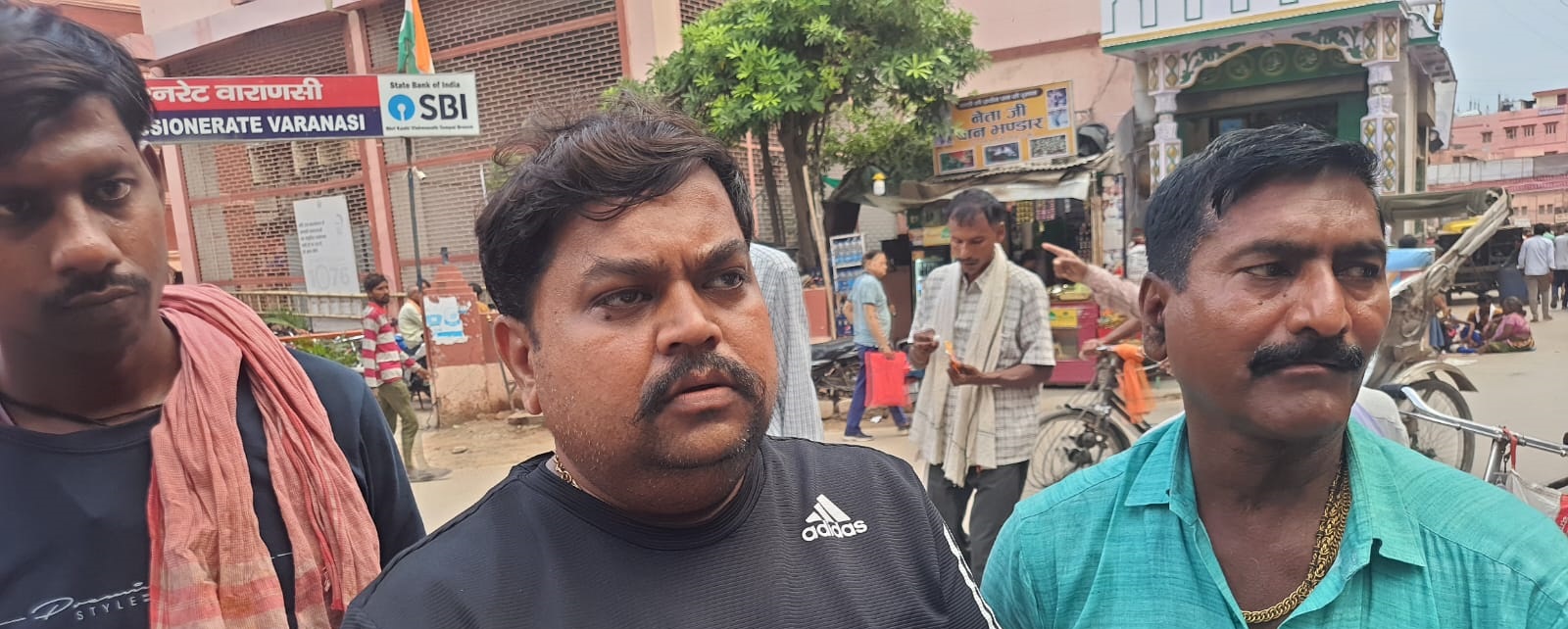 Cremation stayed for half an hour at Manikarnika Ghat, Members of the ...