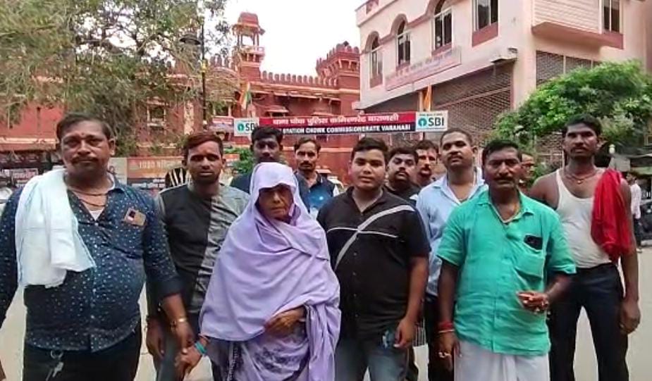 Cremation stayed for half an hour at Manikarnika Ghat, Members of the ...