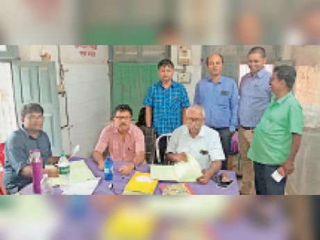 ACMO did surprise inspection of PHC | एसीएमओ ने पीएचसी का औचक निरीक्षण ...