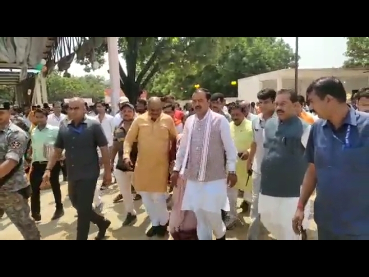 Worship the cow in the cowshed and chunari said, complete the medical ...