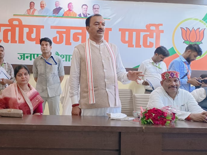 Worship the cow in the cowshed and chunari said, complete the medical ...