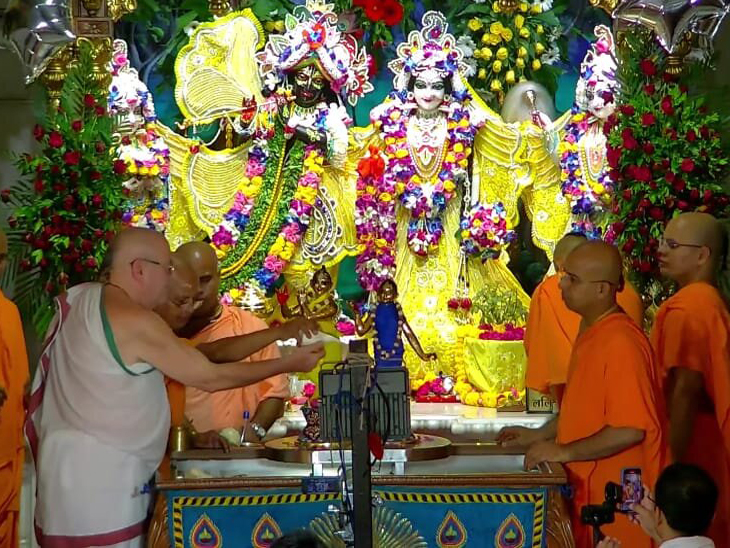 Radha Rani wearing a dress made of pearls of Japan on Radha Ashtami in ...