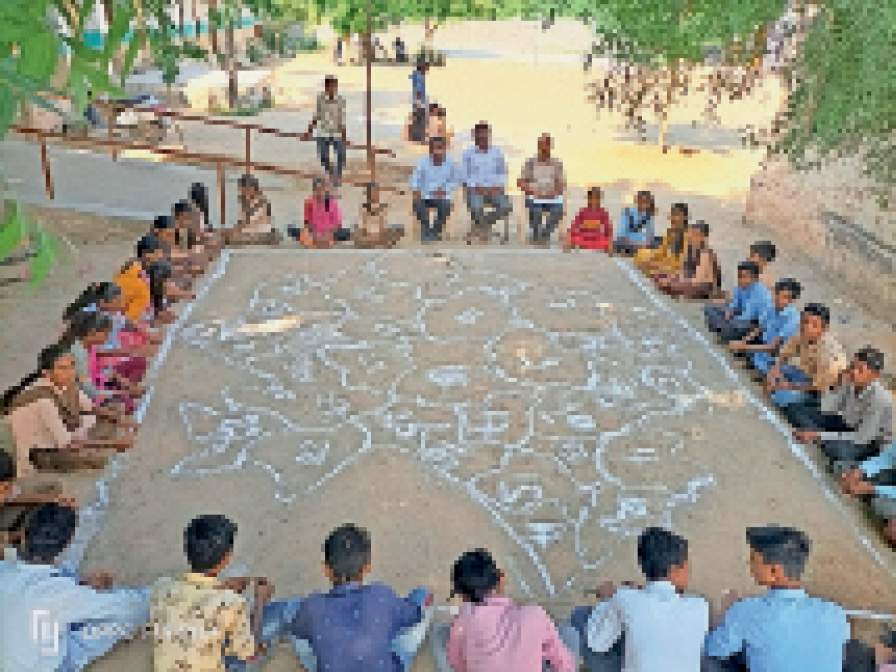 On No Bag Day, students made a map of the state on the ground and gave ...