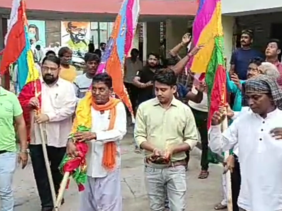 Flag procession taken out, Municipal President and employees worshiped ...