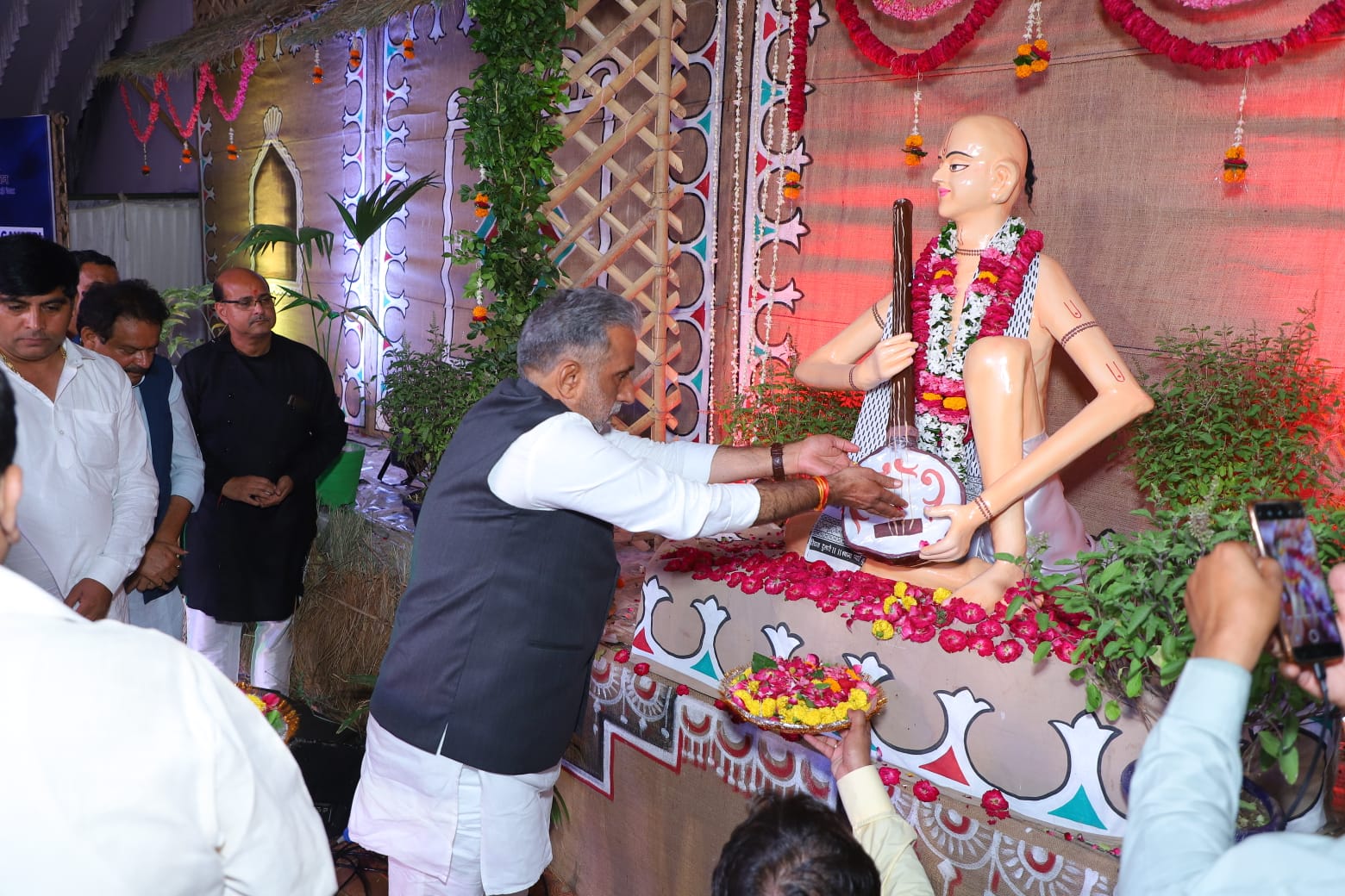 Festival concluded with Kavi Sammelan, people danced on Nizami brothers ...