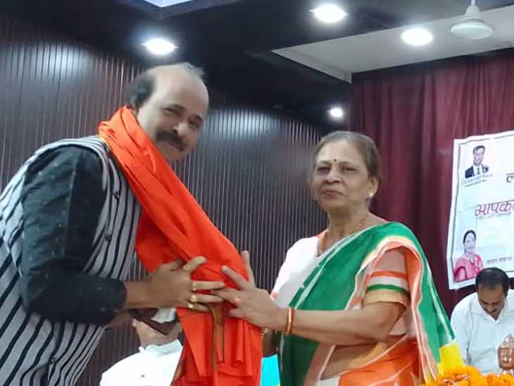 Kajli singer Padmashree Ajita Srivastava showed her talent as the chief ...