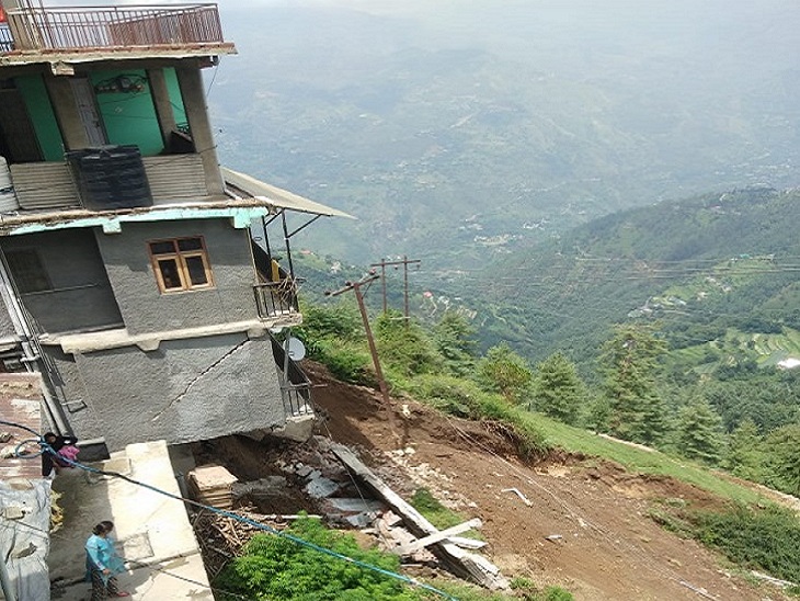Heavy rain in Himachal caused heavy devastation | हिमाचल में मानसून के ...