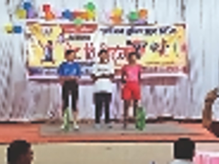 Isha broke the 10-year record in the state by lifting 109 kg | ईशा ने ...