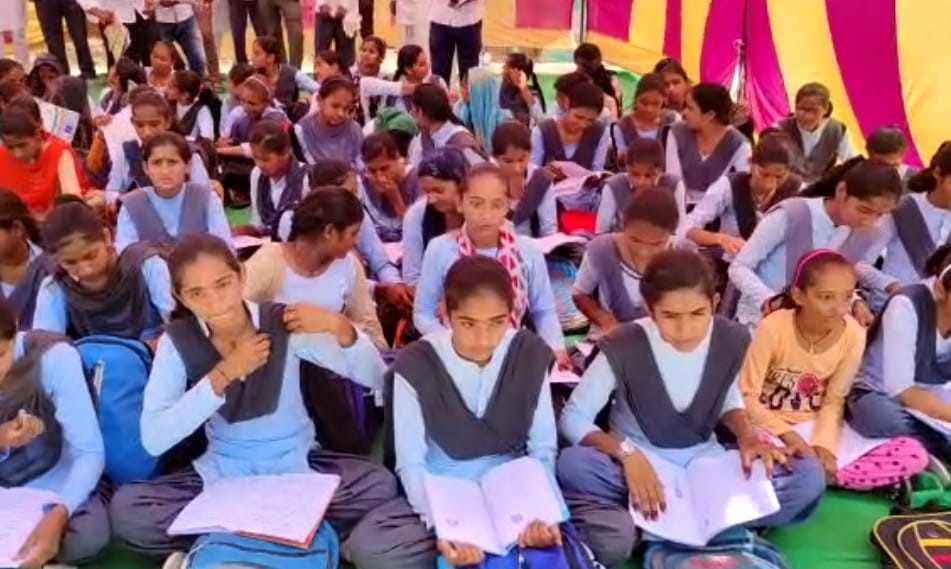 Teachers reduced in schools in villages due to transfer list, on ...