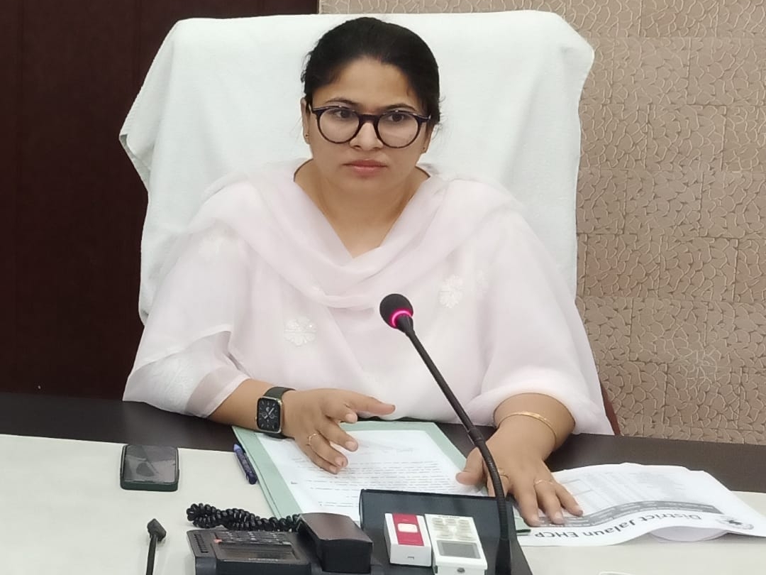 DM in Basti gave instructions to the departmental officers for timely ...