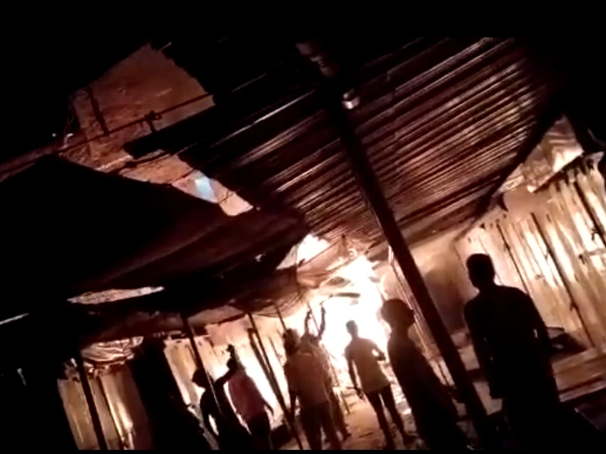 3 shops burnt to ashes due to short circuit in Chhapra, Goods worth 7 ...