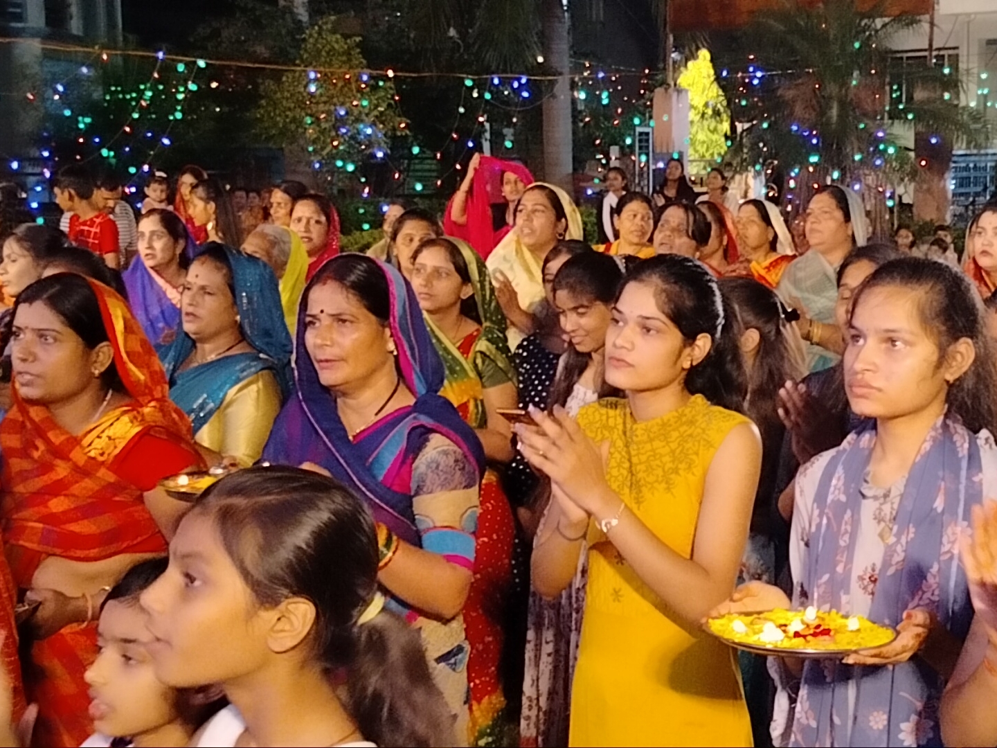 Women showed enthusiasm in Maha Aarti and Garba, worshiping God by ...