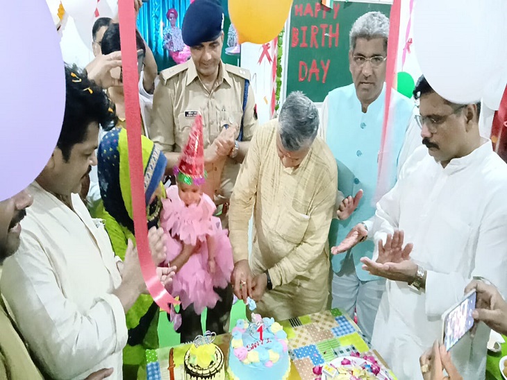 Muzaffarnagar DM Chandra Bhushan Singh will give information, seal on ...