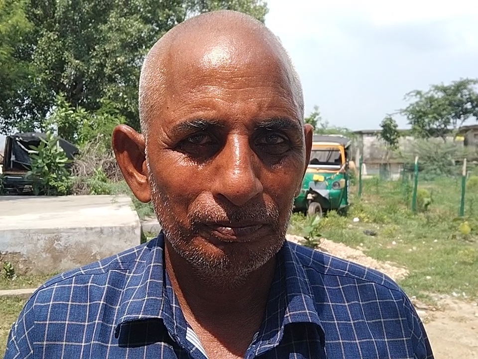 The victim said - the people of Harijan Basti got out on the fight ...