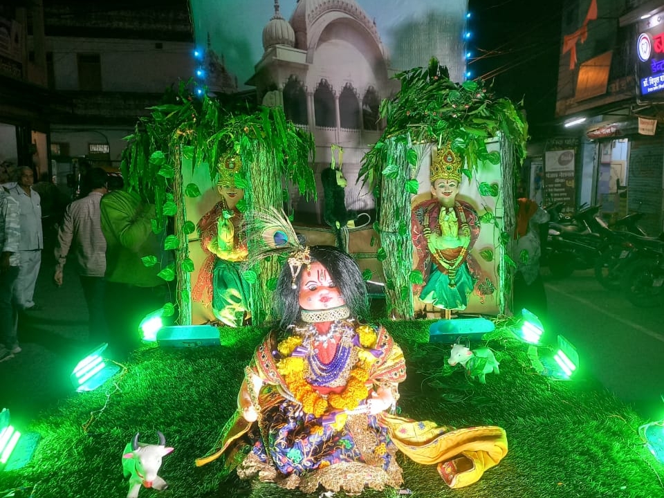 The floating ceremony was carried out by making attractive floats with ...