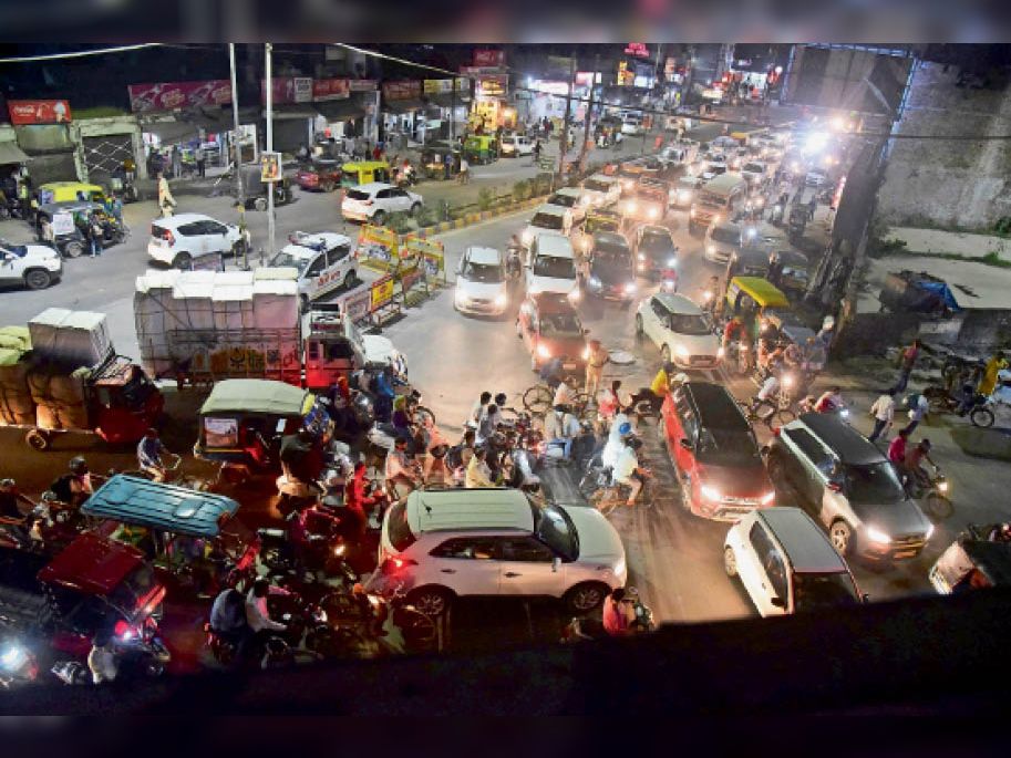 Traffic crawling from bus stand to Samrala Chowk, 4.5 km. It takes 25 ...