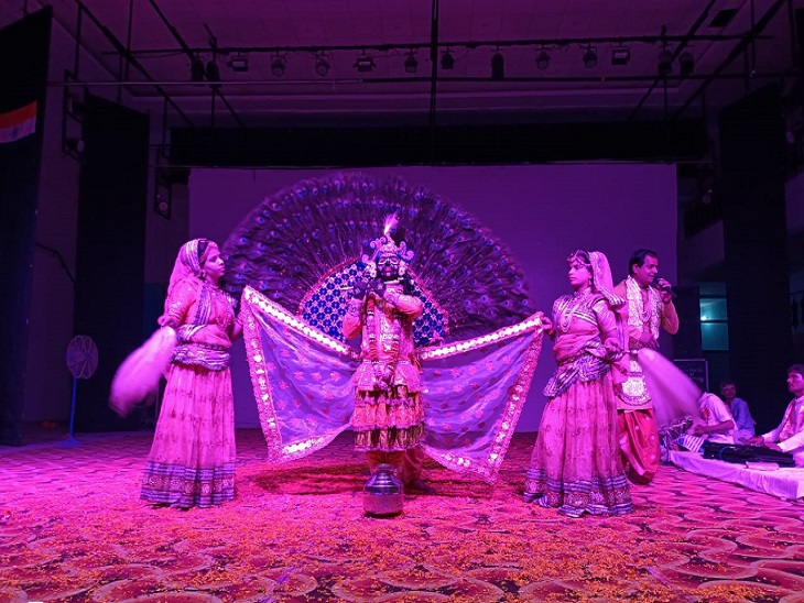 Artists of Ras Rang Mandal who came from Vrindavan gave a presentation ...