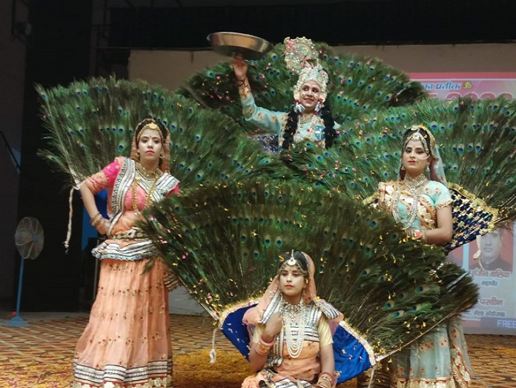 Artists of Ras Rang Mandal who came from Vrindavan gave a presentation ...