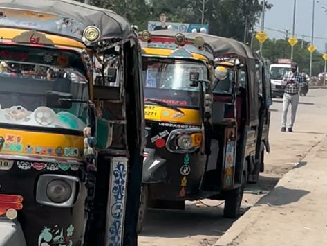 Vehicles parked on Gwalior-Datia highway, there is jam in the evening ...