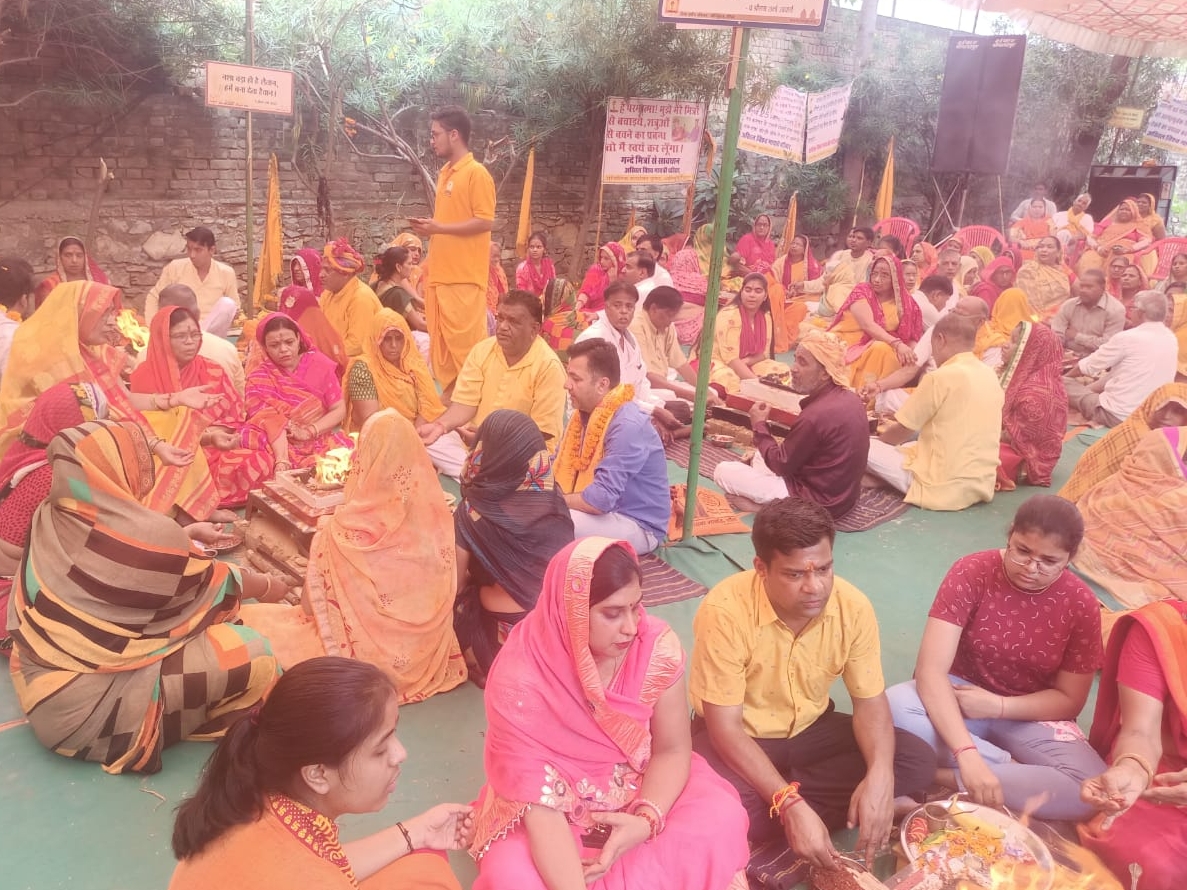 केसर पैलेस अंजनी हनुमान मंदिर में श्रद्धालुओं ने दी आहुतियां, आज शाम को ...