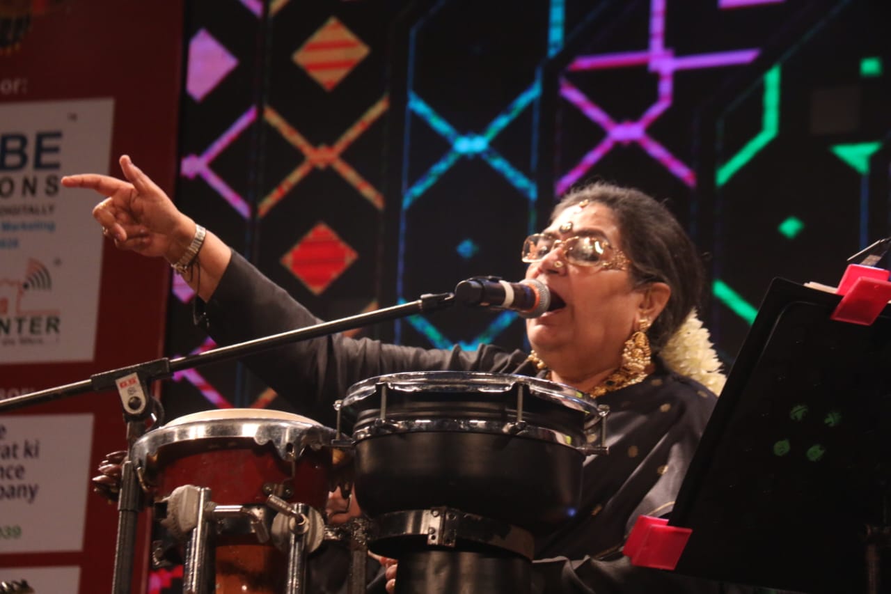 Anup Jalota and Shailesh Lodha also enthralled people with hymns and ...