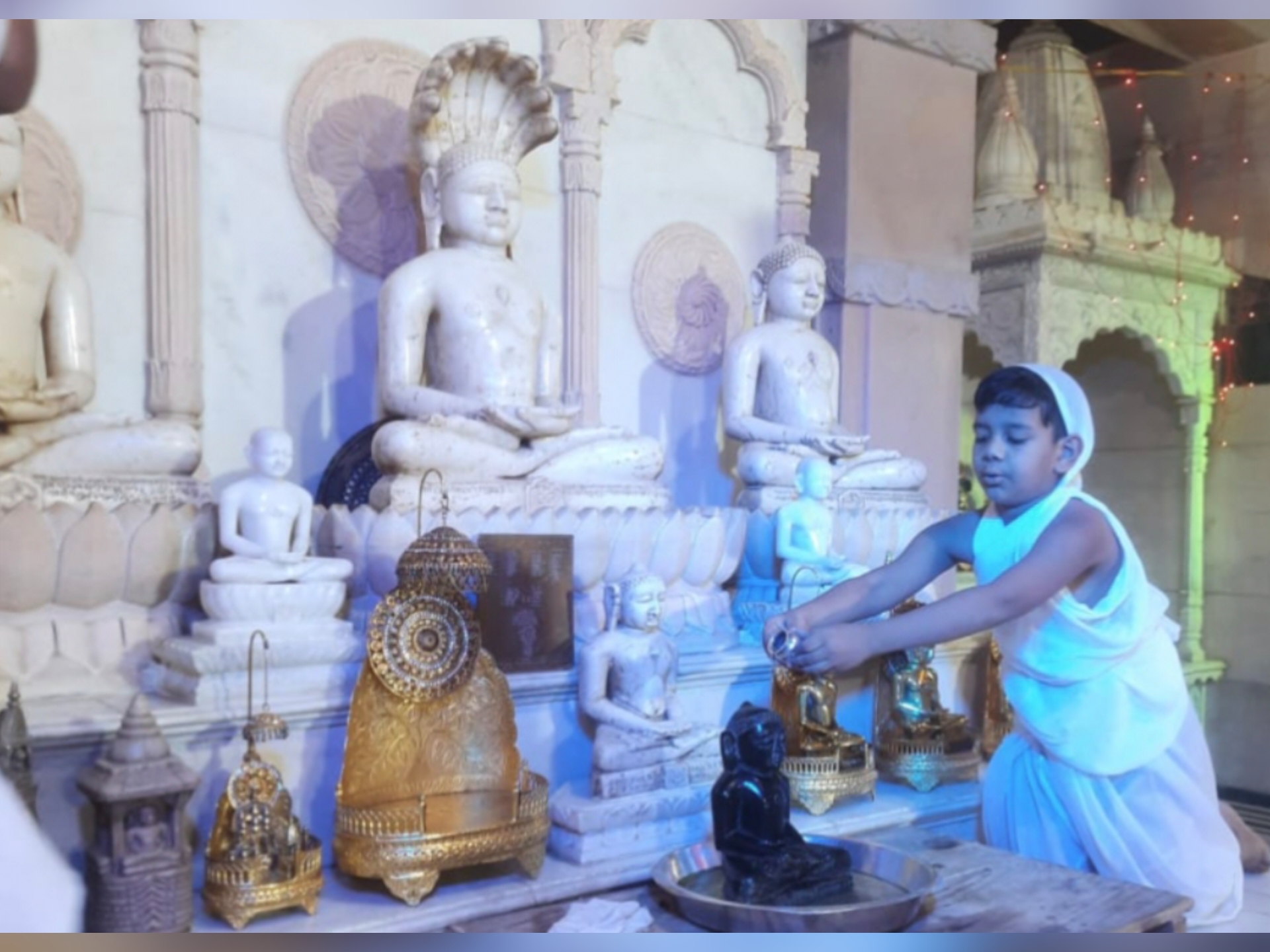 People celebrated the festival with reverence and enthusiasm, religious ...