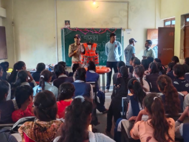 SDERF team told how to use fire extinguisher, how to get out when the ...