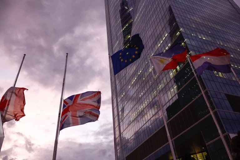 Many countries bow their national flags in respect, see the love of ...