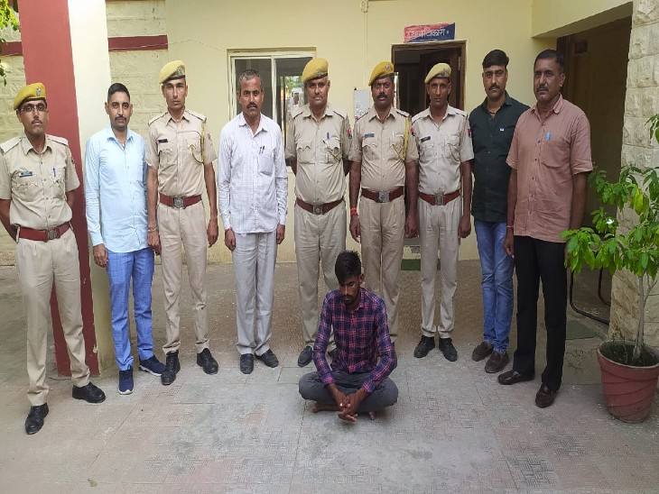 3 किलो डोडा पोस्त, 50 ग्राम अफीम बरामद कर कार की जब्त | rajasthan ...