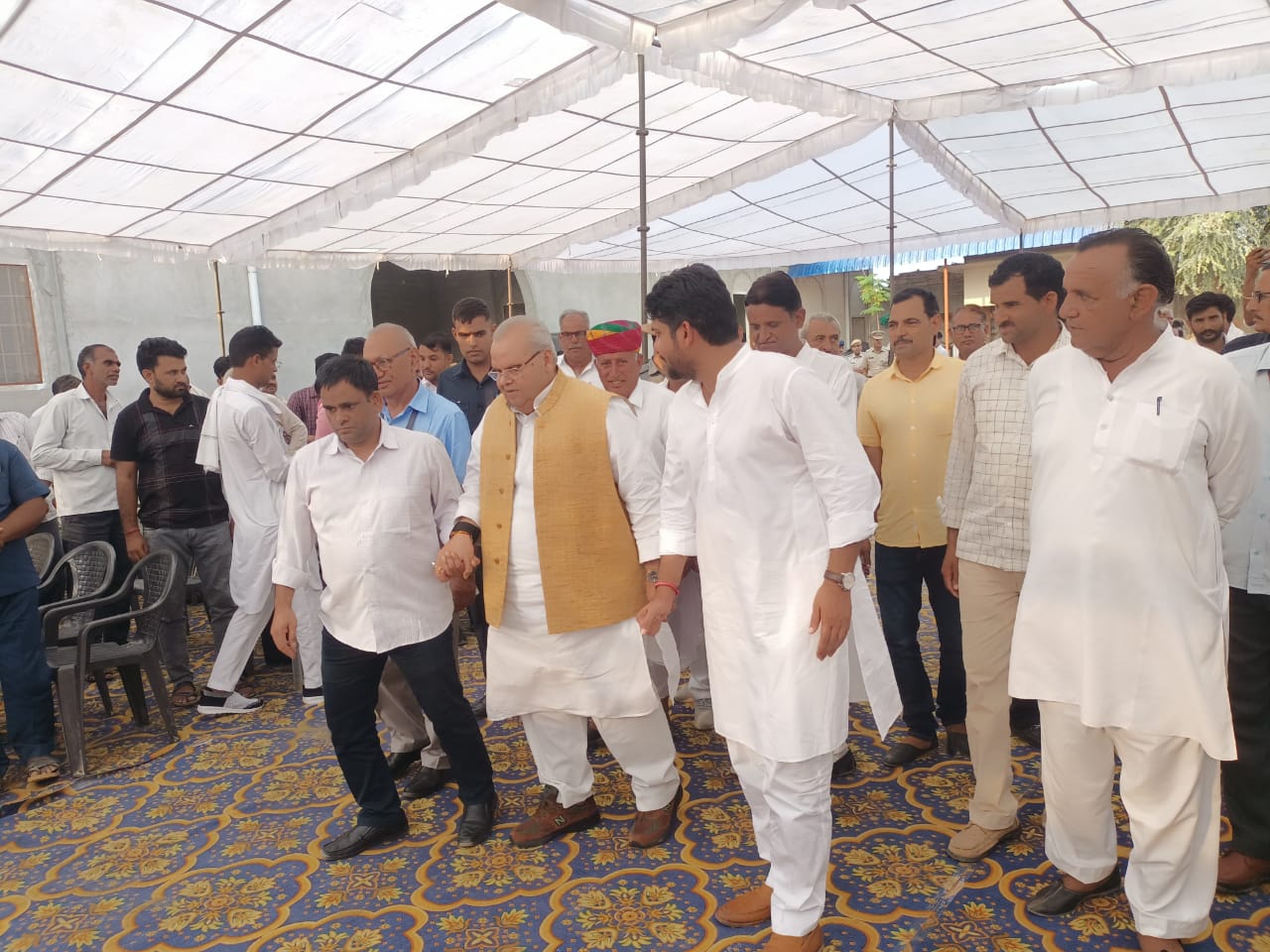 MLA Mukesh reached Bhakar's place, said against the central government ...