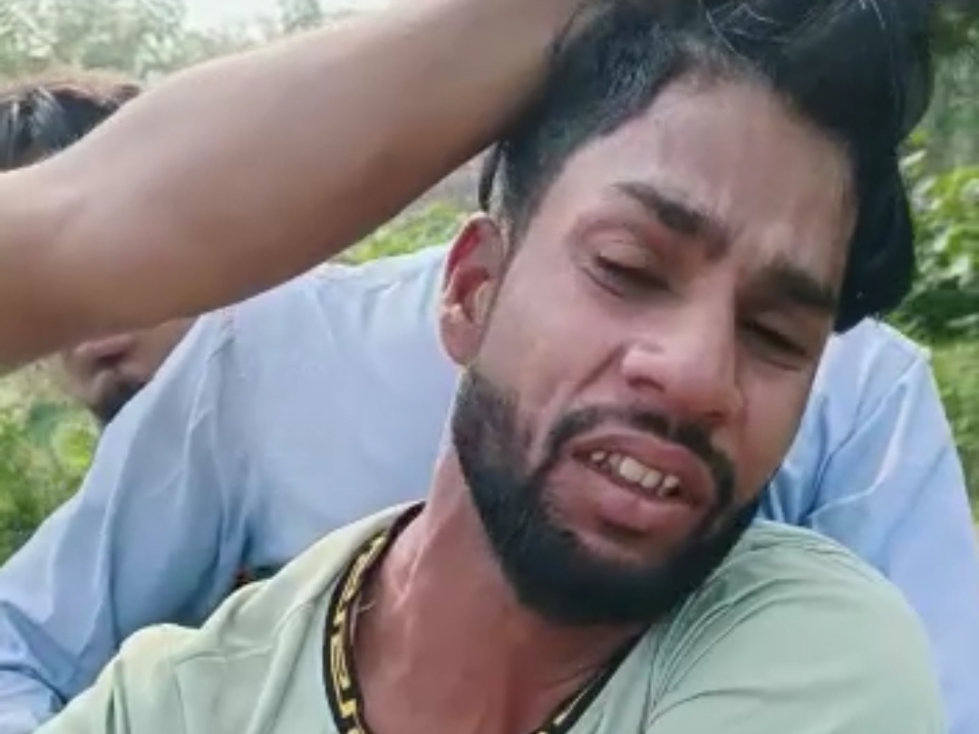 People thrashed fiercely, then took them to the police station | अमरोहा ...