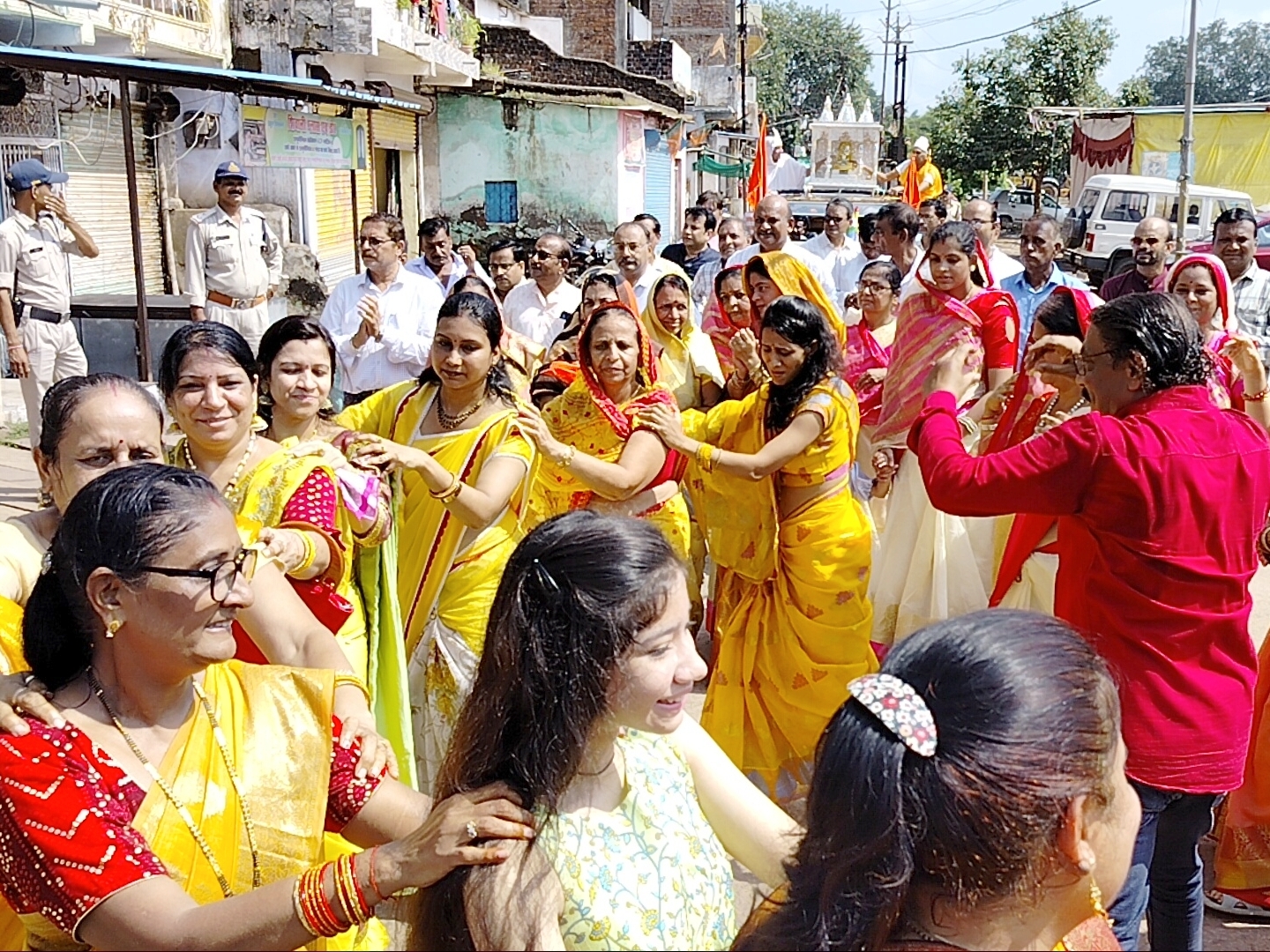 Journey started from Jain temple, women played Garba, worshiped from ...