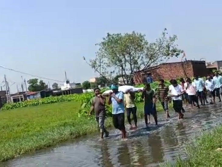 Arthi emerges from the water in the village Kami Majra of Yamunanagar ...