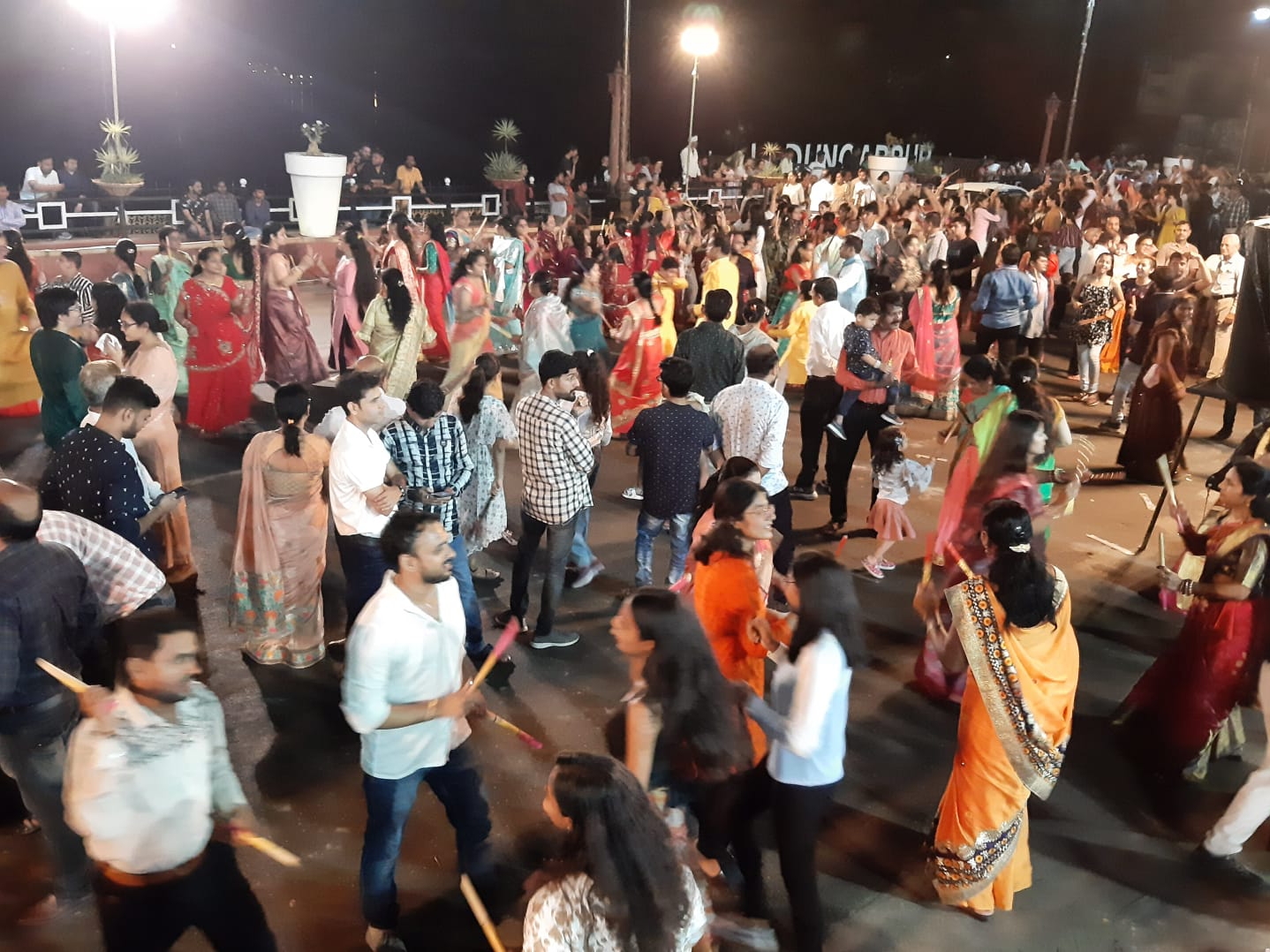 Young men and women played Garba on the tunes of Gujarati Garba | जैन ...