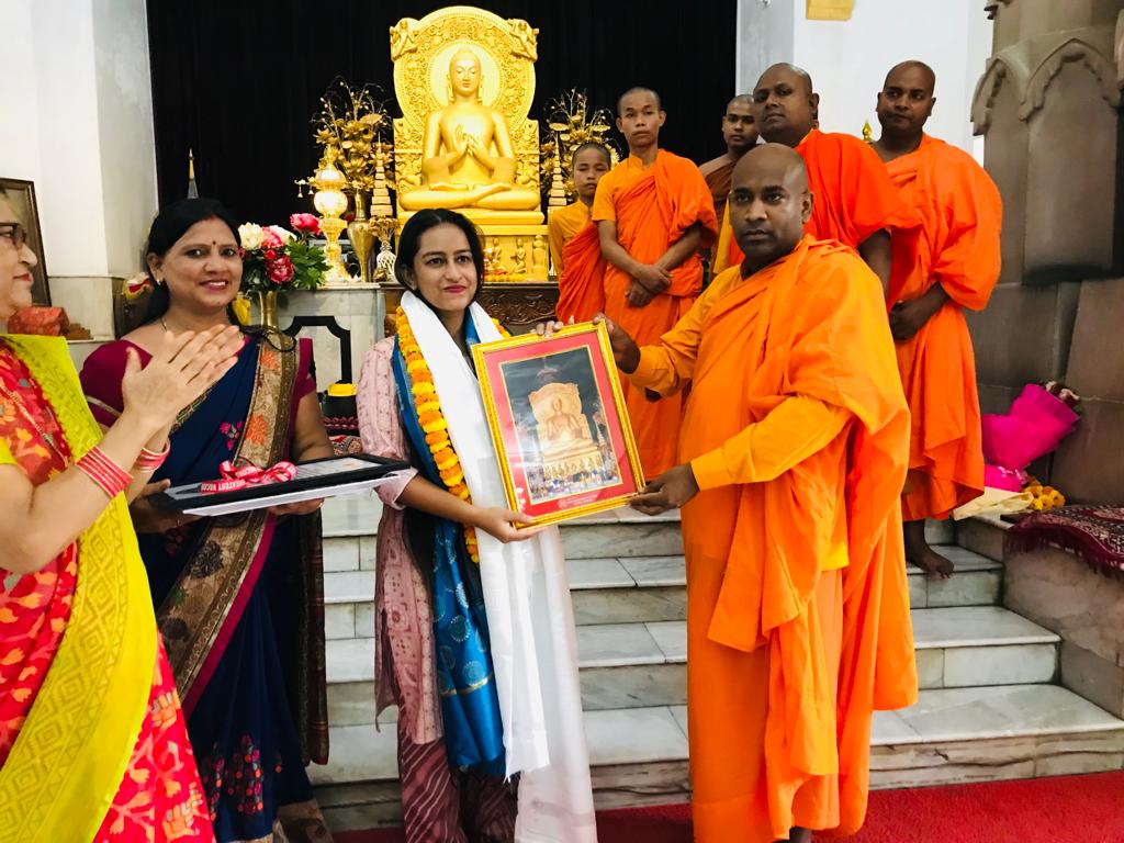 Shefali of Varanasi made by painting on an 11 meter long ribbon named ...