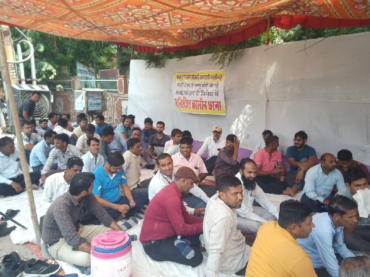 Discom workers protest against MBC model in Rajasthan Pali ...