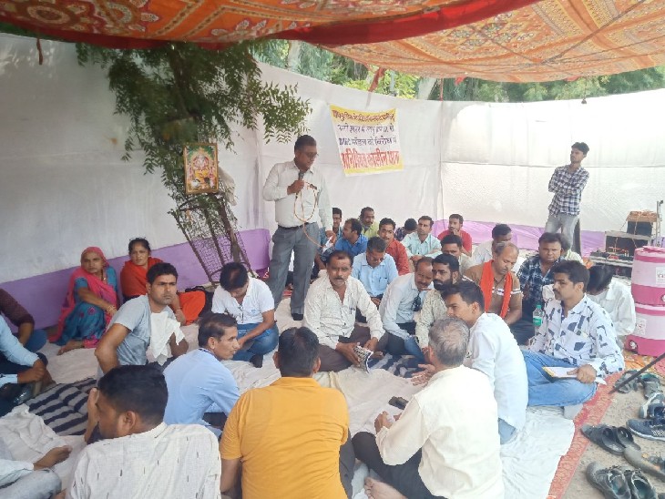 Discom workers protest against MBC model in Rajasthan Pali ...