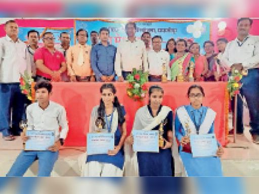 Shivani Kumari of Khodi was the topper in extempore speech, Smita Rai ...